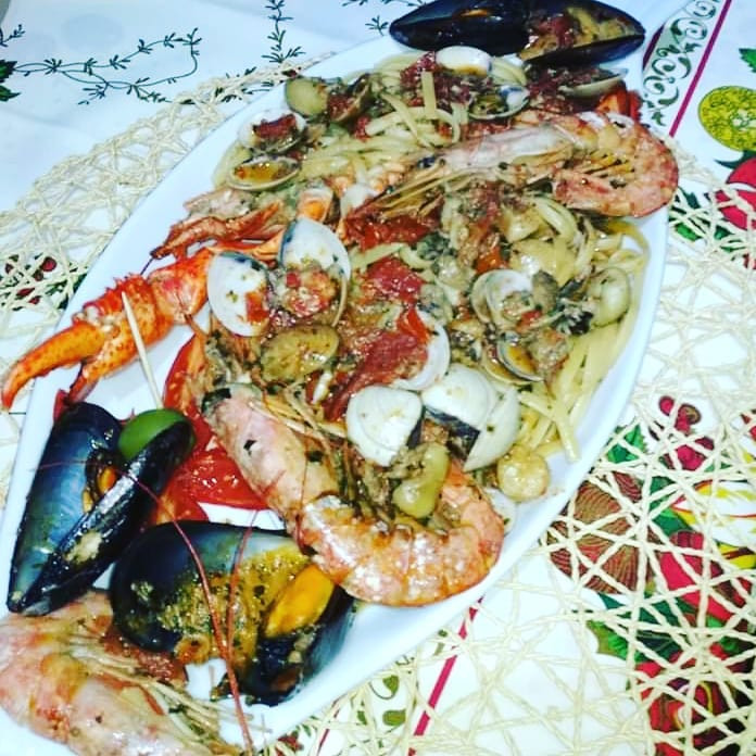 Si mangia ,chi viene a mangiare con me ,tutto quello che rimasto ...
